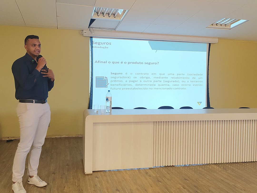 Sicoob Coopacredi ministra mini curso na Semana da Agronomia da UFU ...