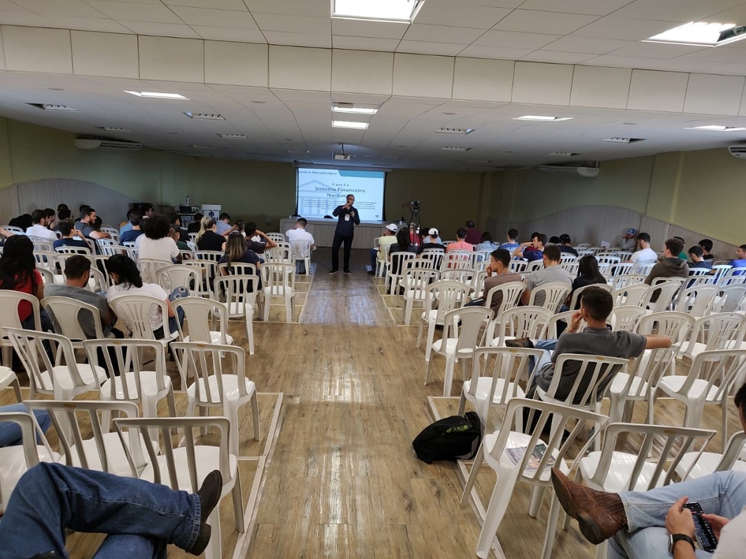 Sicoob Coopacredi ministra mini curso na Semana da Agronomia da UFU ...